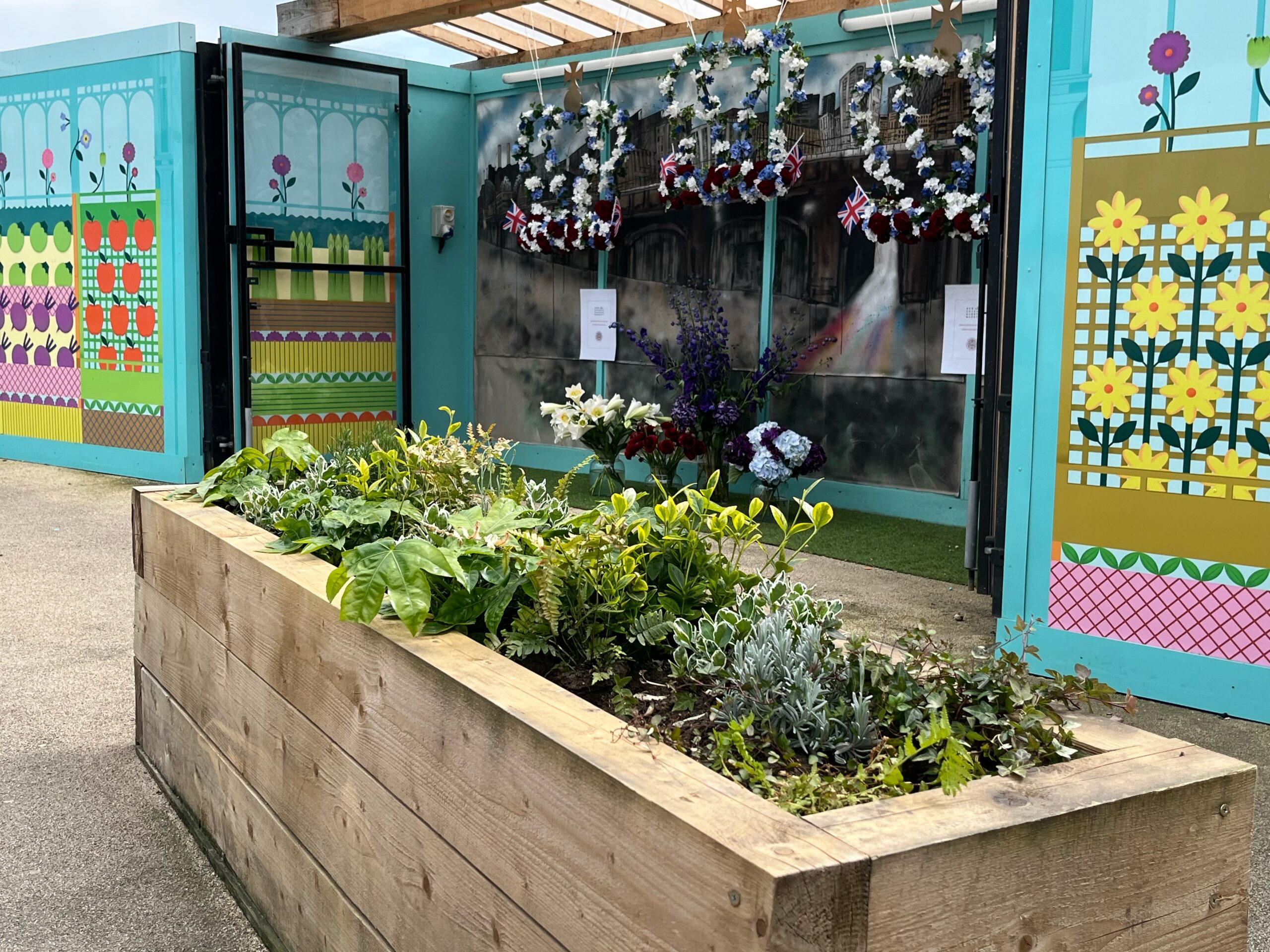 Celebrating the Coronation on Merchants Way